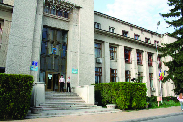 Judecătoria Roman a fost inundată - Realitatea Media