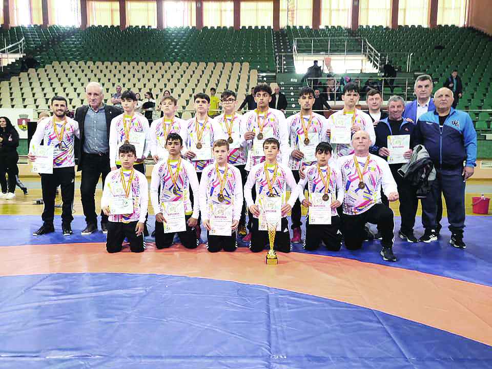 CS Ceahlăul este campioană naţională la lupte greco-romane - Realitatea ...